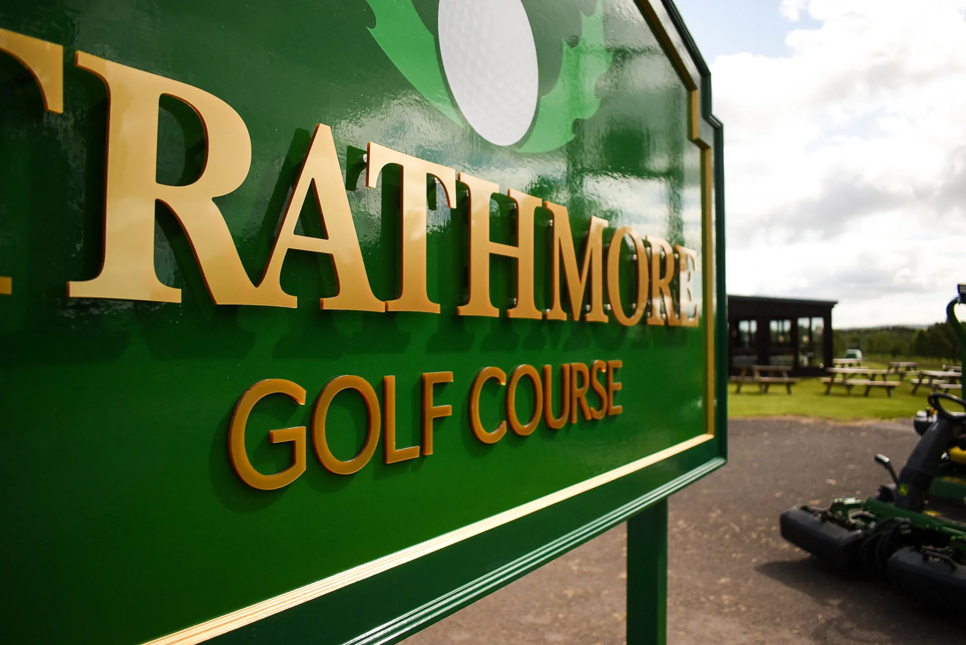 Golf course signage systems - Robertsign